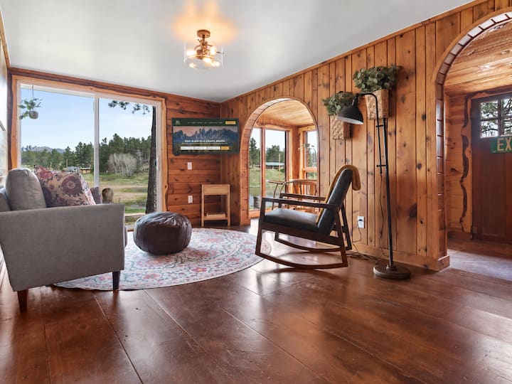 Hobbit Hole: Needle Spire Views + Firepit + Sauna - Mount Rushmore, SD