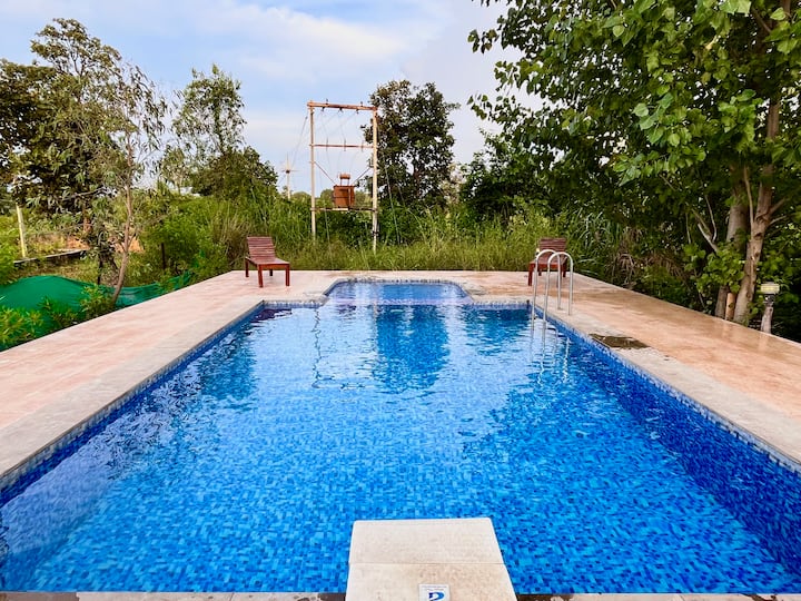 Delux 8 Bed Family Cottage Suite - Bandhavgarh National Park
