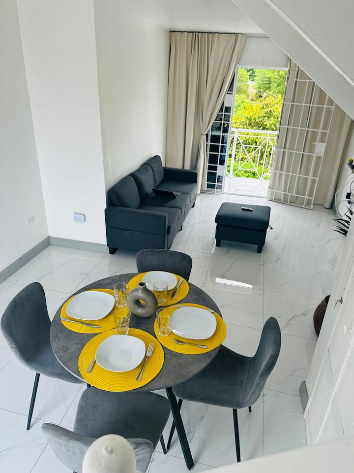 Jamrock Oasis - 2bedbath & Patio - 킹스톤