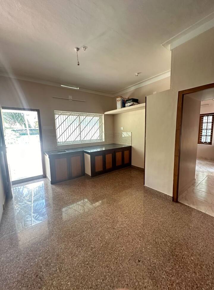 Guruvayur Home: 2 Ac Bed, Hall, Veranda & Kitchen - Guruvayur