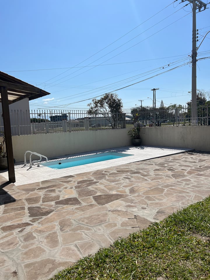 Casa De 2 Dormitórios - Alugo - Capão da Canoa