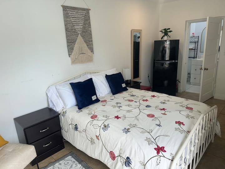 Private Room Outside The House - Hialeah, FL