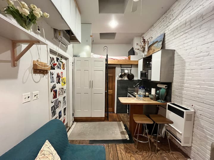 Charming Apartment With A Private Backyard - Queens, NY