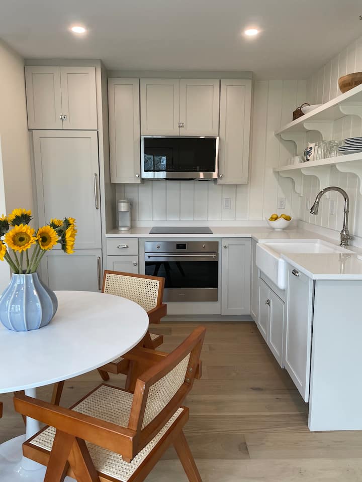 Beautiful 1br Steps To Wychmere Harbor & Beach - Harwich, MA
