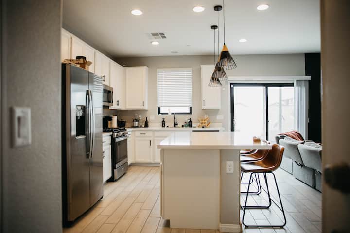 Cozy Bedroom In Las Vegas +Hot Tub + Sauna - Las Vegas, NV