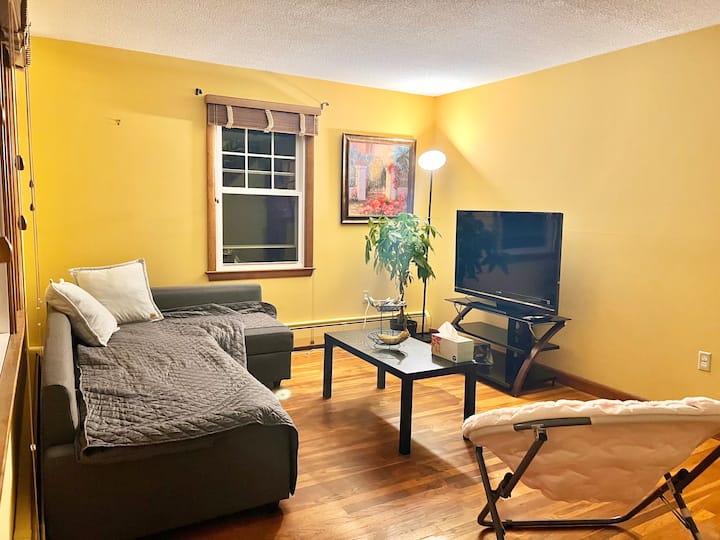Large Bedroom In Desirable Neighborhood - Londonderry, NH