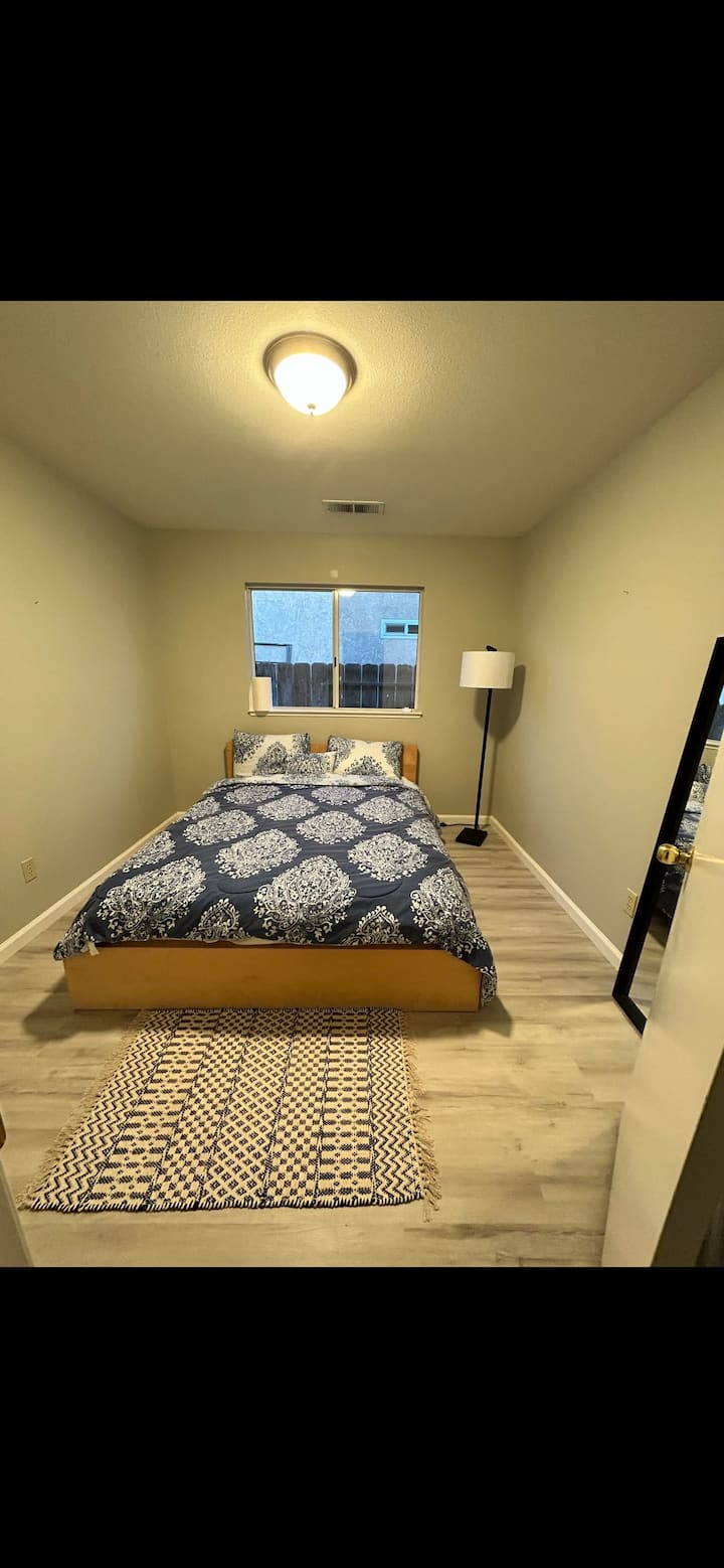 Quiet And Cozy Room W/ Private Bath - Manteca, CA