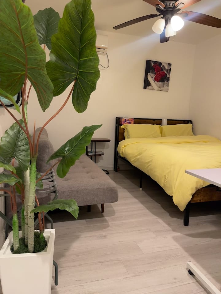 Private Cozy & Quiet  Unit C （Bed & Bath) 30% Off - Pico Rivera, CA