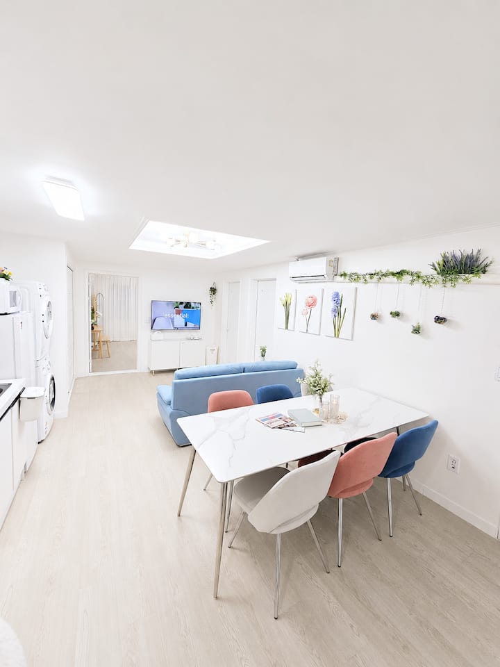5 Min Walk Hongdae Exit 4 | 3br | 5 Beds | 1f - Seoul