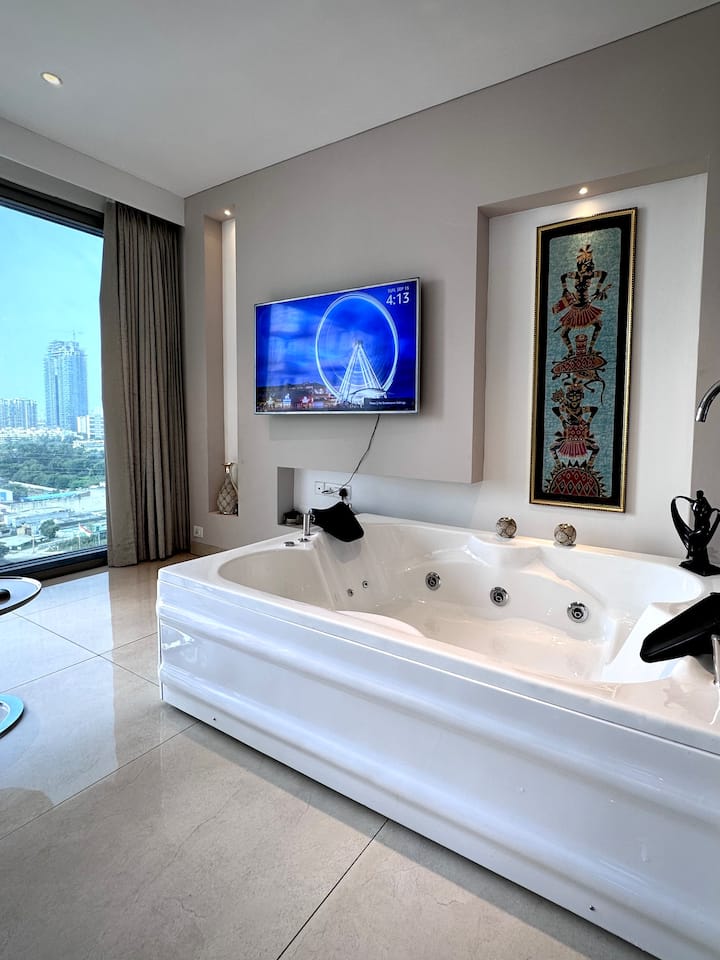 High Rise Private Jacuzzi, White Elegance Floor 11 -