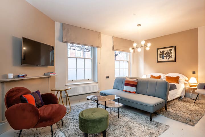 Lux, Top Location, Quiet + Spacious - Waltham, MA