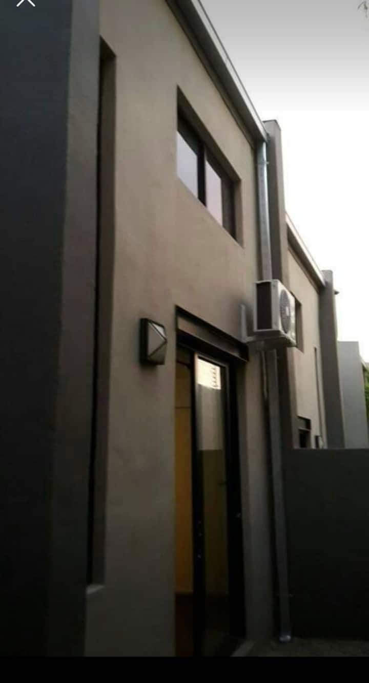 A 3 Bedroom Cozy Home Away From Home - Windhoek