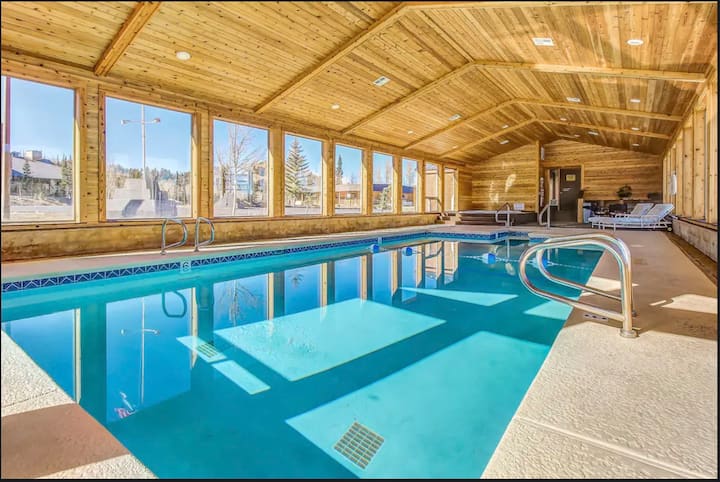 Cozy Mountain Retreat With Hot Tub Near Ski Slopes - Brian Head, UT