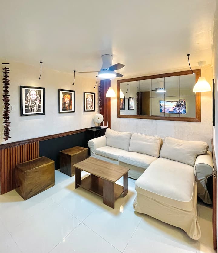 Ella's 2br W/ Full Kitchen + Balcony Near Sm North - Quezon City