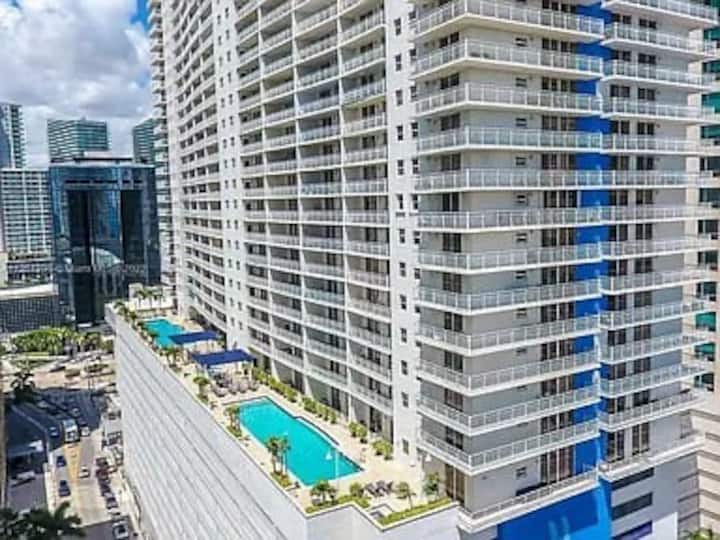 Modern Brickell 1br Pool Gym Balcony View - Miami