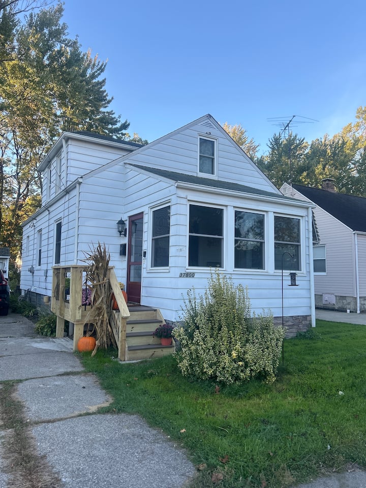 Cozy Downtown Willoughby Loft - Willoughby, OH