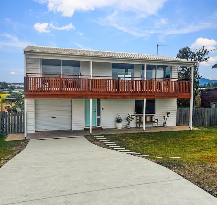 39 Scenic Drive - Directly Across From The Beach! - Bermagui