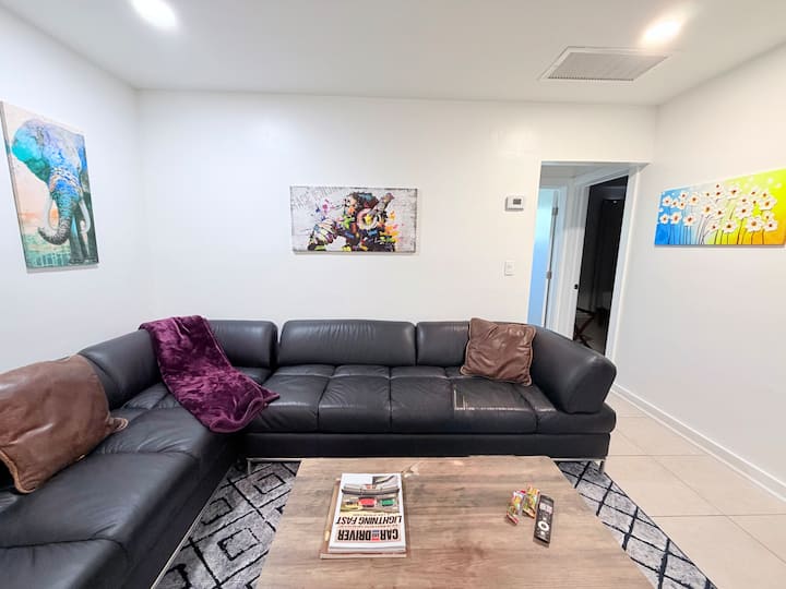 Modern 1br/1ba King Bed, Hydroshower, Desk, Kitche - Palm Springs, FL
