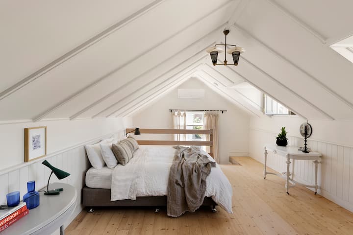 Architect Designed Fitzroy Stable | Calm & Private - Melbourne