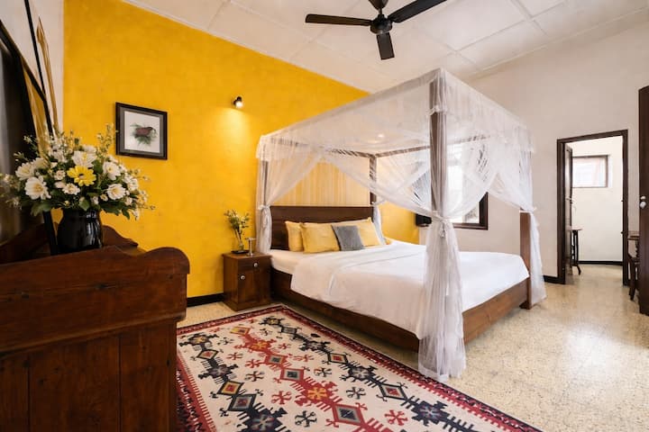 Black Cat | King Room • Boutique Café & Stay - Colombo (Sri Lanka)