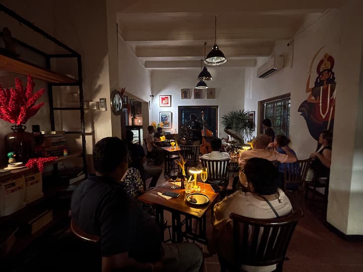 Black Cat | King Room • Boutique Café & Stay - Colombo