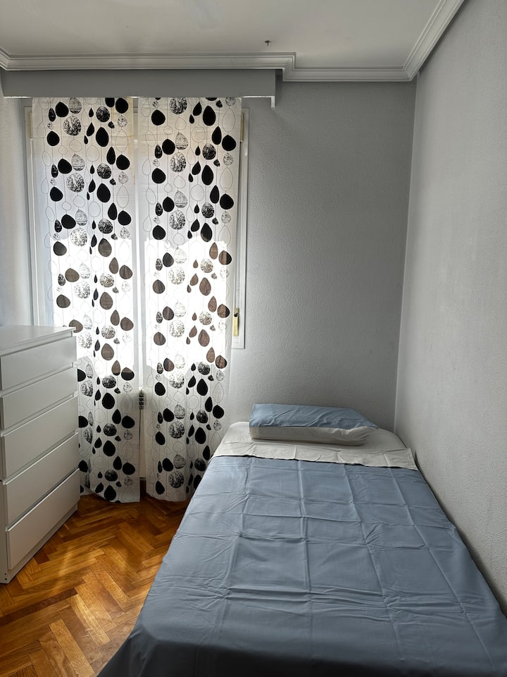 Habitación Moderna, Privada Y Cómoda, Con Piscina! - Madrid