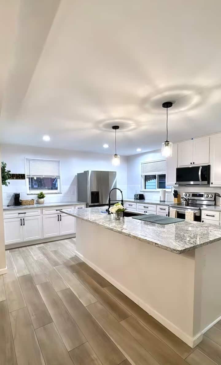 Spacious 5br & 3.5ba Minimalist Haven In Stl - St. Louis, MO