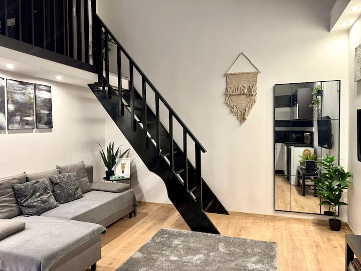 1 Min From Gozsdu, Cheery Flat 1 - Budapest