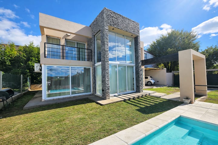 Casa Moderna Con Vista Al Lago - Villa Carlos Paz