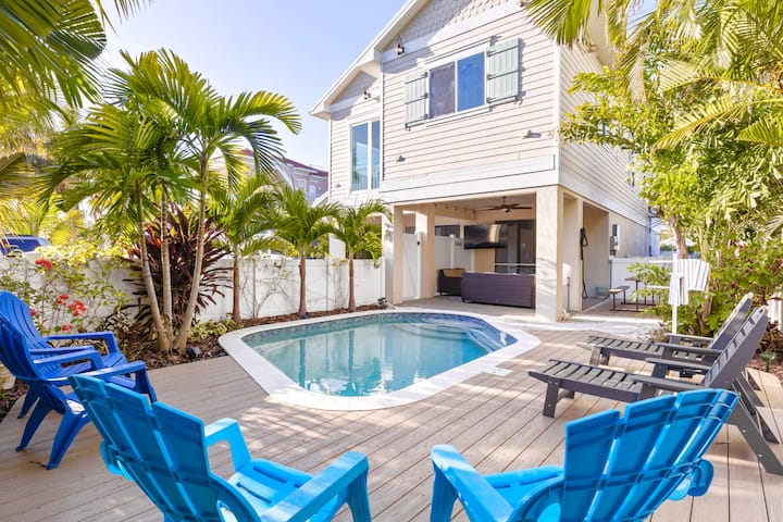 Beach View/next To Restaurants/trolley/shopping! - Anna Maria Island, FL
