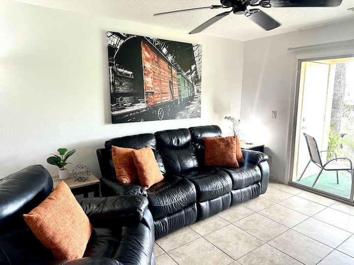 Cozy 2/2 Retreat By Orlando Airport - Orlando, FL