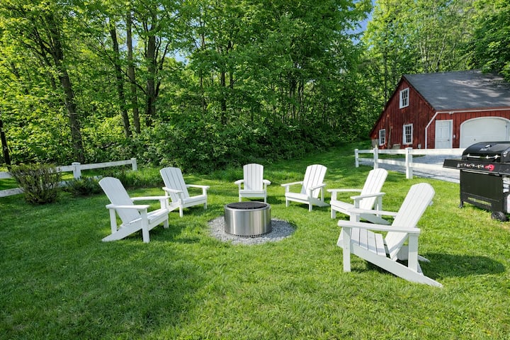 Mountain View Foliage & Ski Spacious Escape - Woodstock, VT