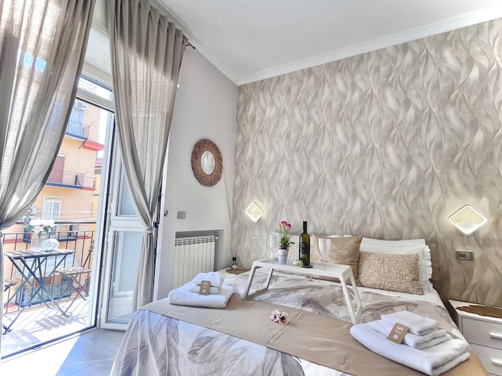 Mazzocchi House Naples Center +Welcome Wine - Naples