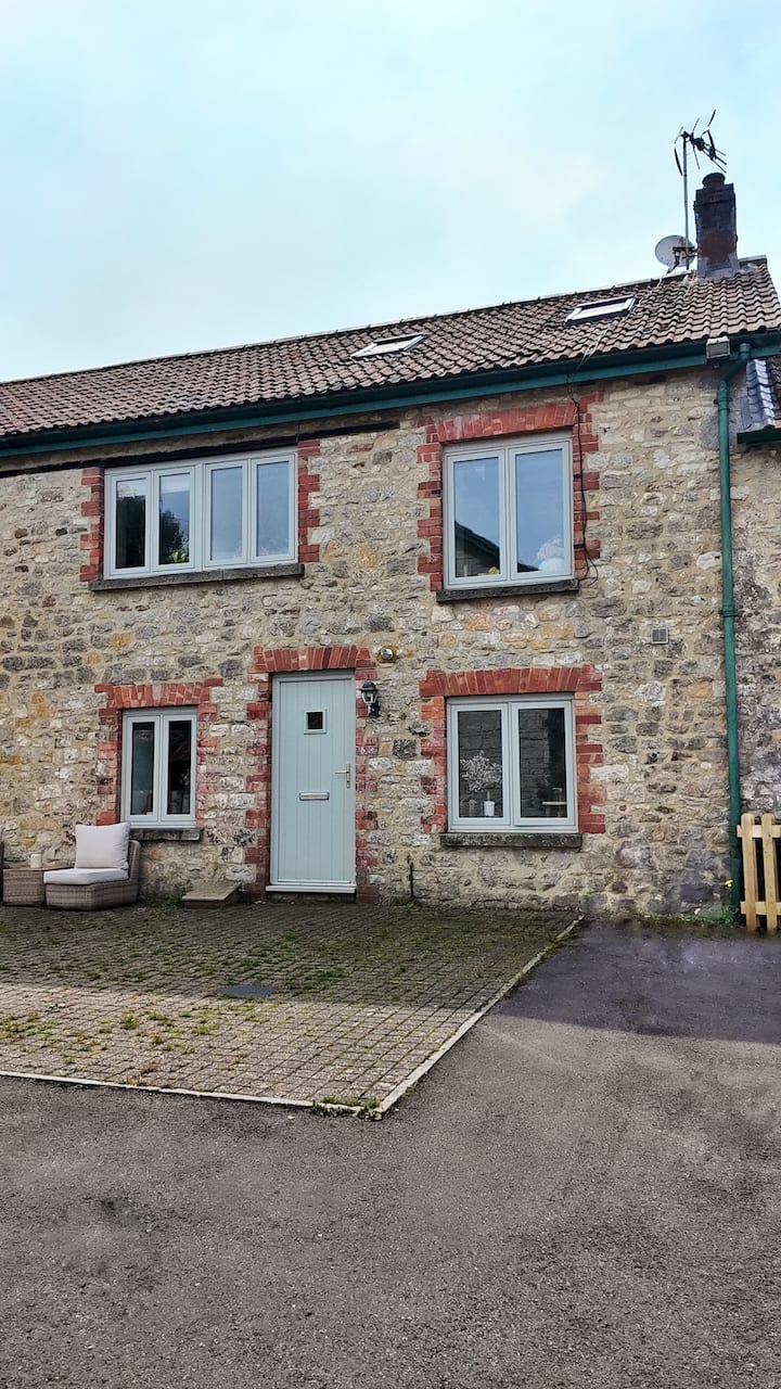 Welsh Countryside Cottage - Cardiff