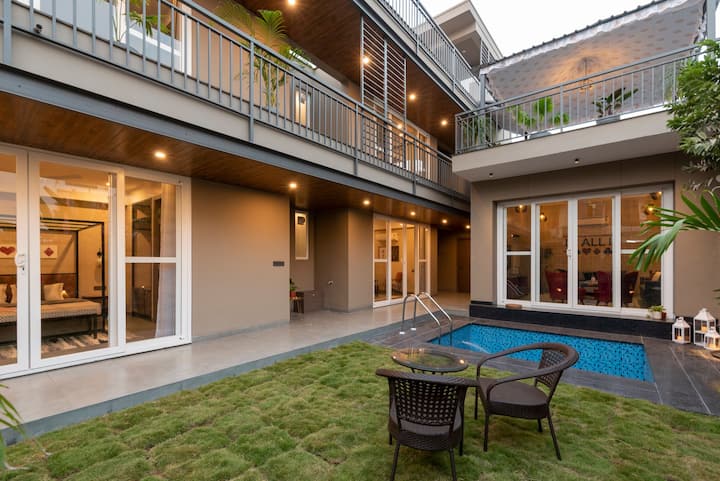 The Deck -Exquisite 4 Bedroom Villa In City Centre - Jaipur