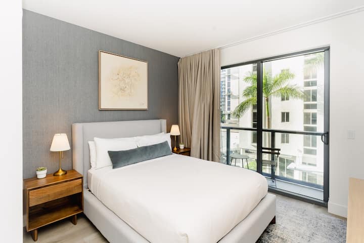 Chic Studio Sleeps 4 W/pool, Gym, Sauna, Spa, Cafe - Key Biscayne