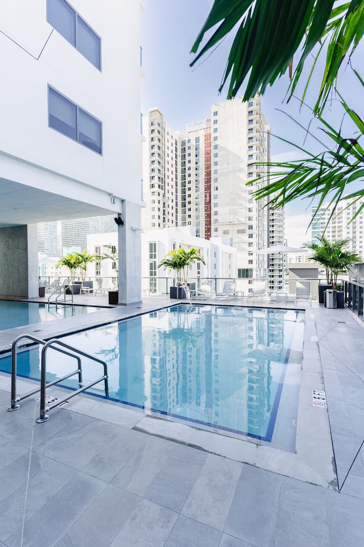 Chic Studio Sleeps 4 W/pool, Gym, Sauna, Spa, Cafe - 邁阿密