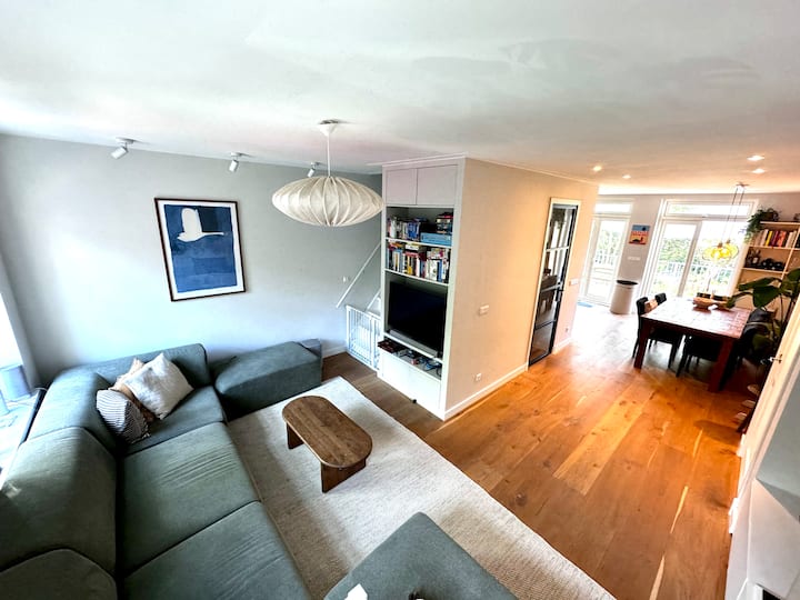 Modern Family House At Edge Of City Center -