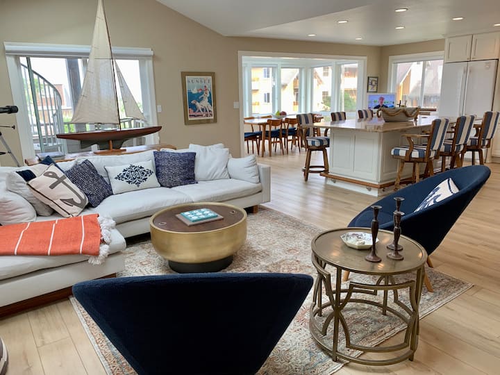 Beach House Steps From Water! - Cannon Beach, OR