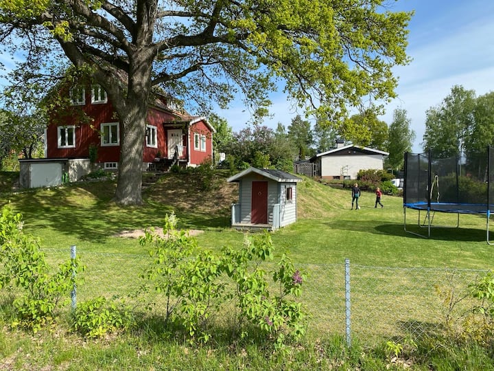 Trevligt Rött Hus - Hallstahammar