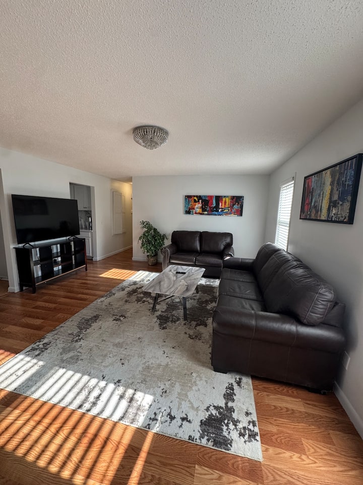 Cozy Family Retreat | Clean, Calm & Comfortable - Bloomington, MN
