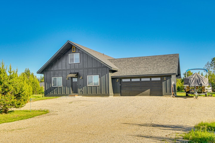 Family-friendly Donnelly Home W/ Private Hot Tub! - Donnelly, ID