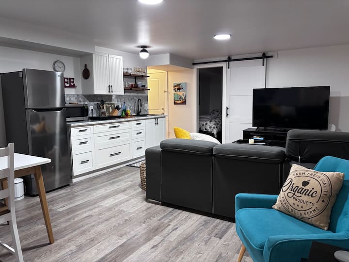 Basement Sweet In Comox, 2 Bdrm Private Entrance - Courtenay, BC, Canada