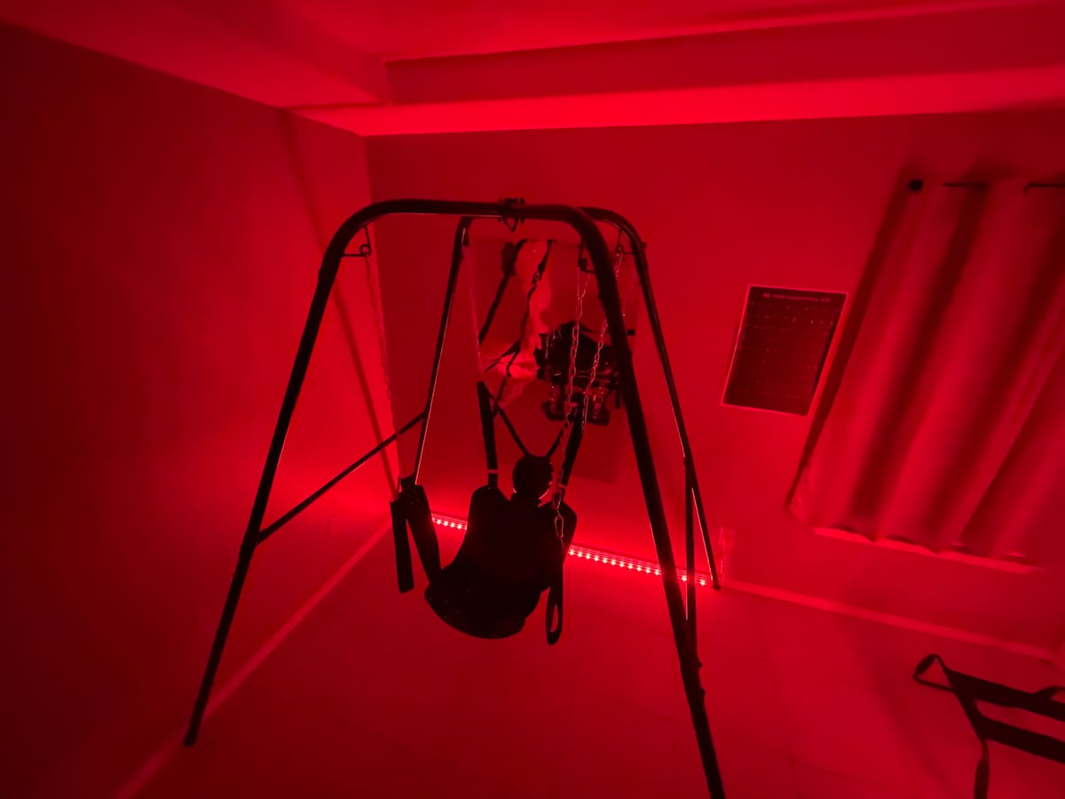 Adults getaway The Red Room - Apartments for Rent in Edinburg, Texas ...
