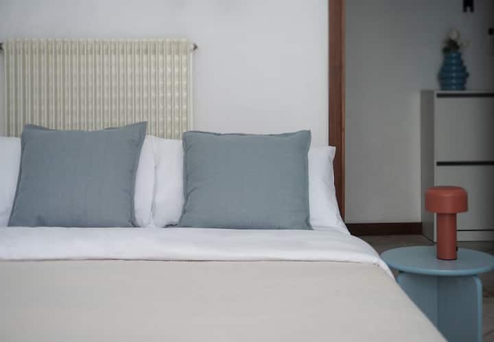 Modern 9 Pax Group Apt. Mestre Stn (Venice) 4 Min - Mestre