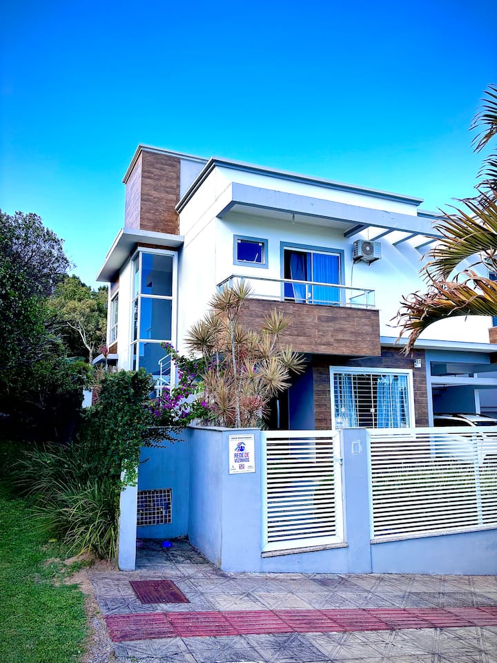 Casa Com Piscina 
Praia Dos Ingleses - Florianópolis