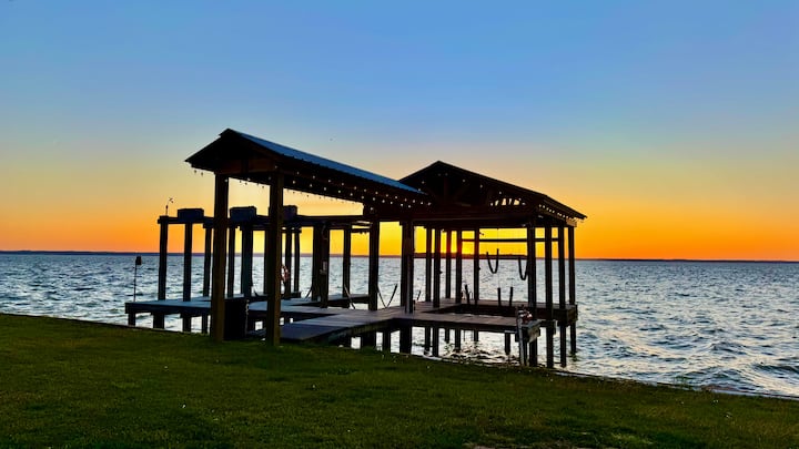 Cozy Pet-friendly Lakefront Home With Dock & Slip - Livingston, TX
