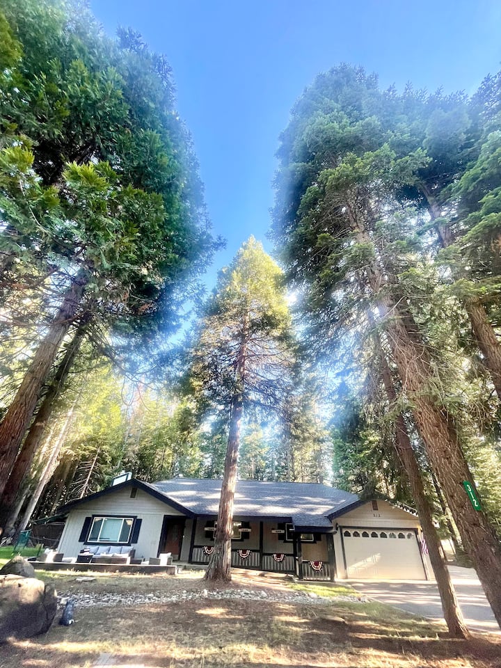 Almanor Ridge Retreat W/ Hot Tub! - Chester, CA