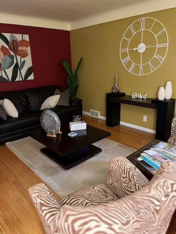 Charming 3-bedroom Retreat In Quiet Neighborhood - Southfield, MI
