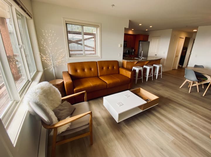 Private Hot Tub.  Central Location. Mountain View - Big White Ski Resort, BC